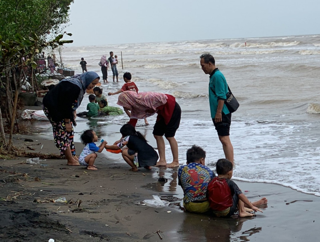Curug Sewu, Kalikesek, dan Pantai Indah Kemangi Terus Menjadi Pilihan ...