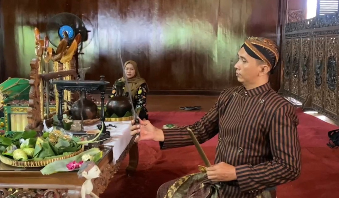 Jamasan Benda Pusaka Lestarikan Tradisi Turun Temurun