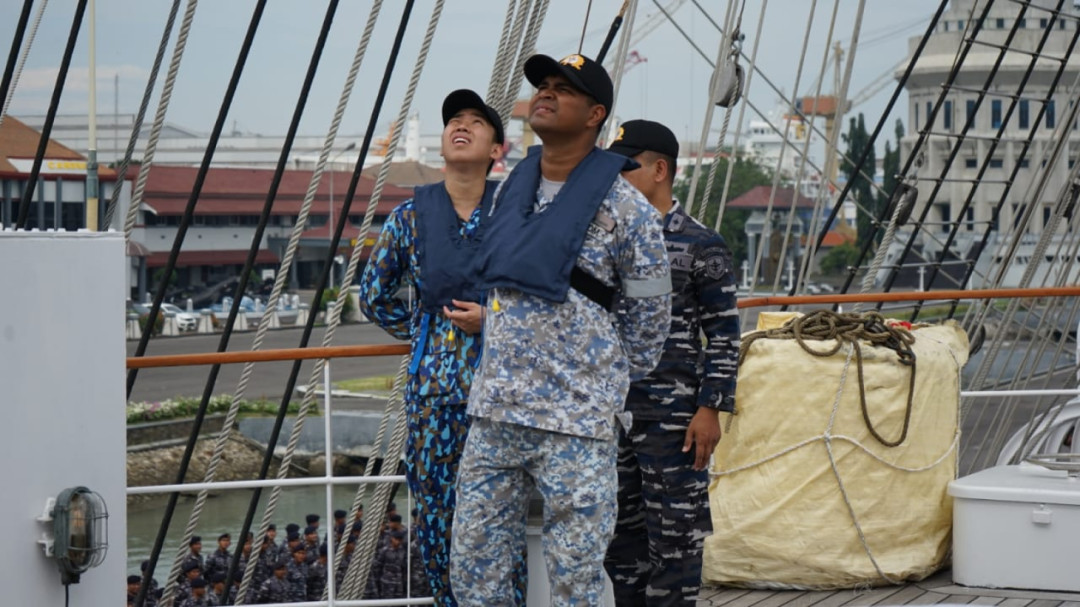 Prajurit TNI AL Iringi Keberangkatan KRI Bima Suci Arungi Tiga Benua