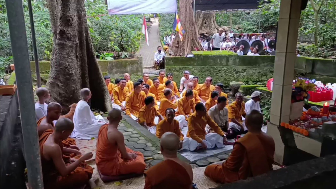 Waisak 2025, Tirta Paritta jadi Simbol Kesucian Umat Buddha NTB