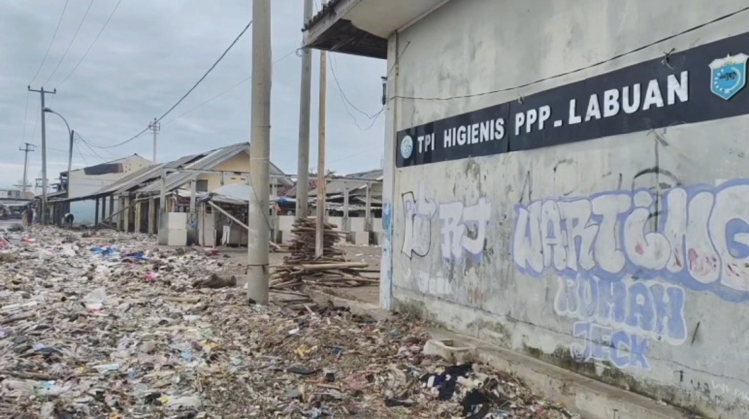 Dinas Lingkungan Hidup Mengaku Sampah Di Pesisir Pantai Sulit Dibersihkan