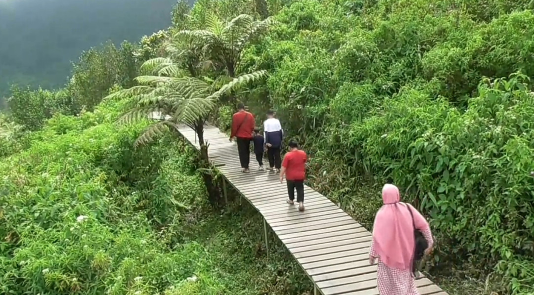 Wisata The Ranch, Sensasi Skywalk dan Berkuda di Atas Awan